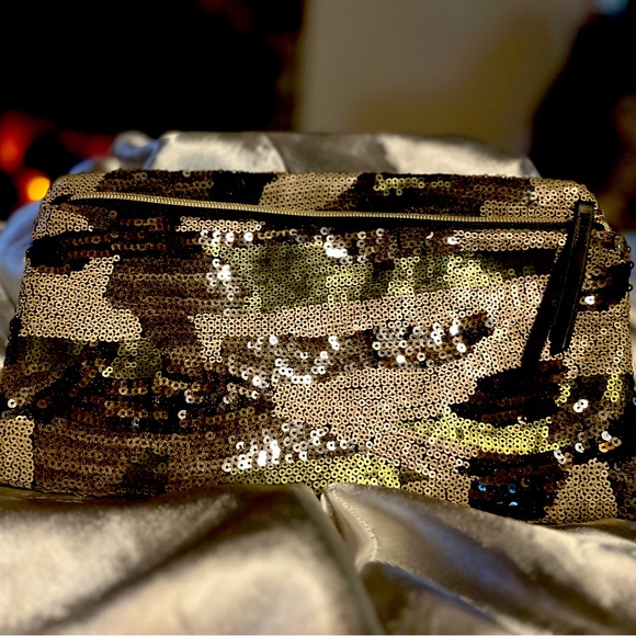 Stella & Dot | Bags | Stella Dot Camouflage Clutch Purse | Poshmark